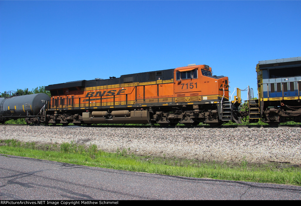 BNSF 7151